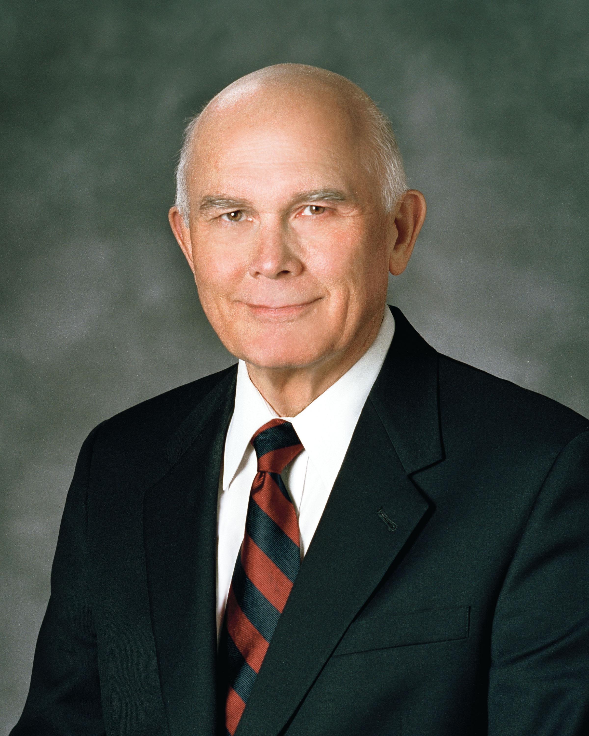 2013 Canterbury Medal recipient Elder Dallin H. Oaks delivers “message ...